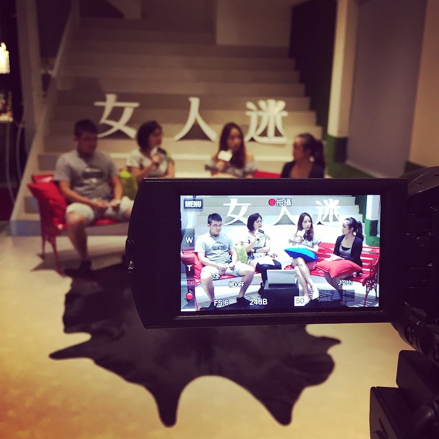 女人迷 X Between 的線上世代愛情觀對談 Live Show 現正直播中! ️ 20 世代與 30 世代的「窩邊草」|圖卡與影音|女人迷 Womany
