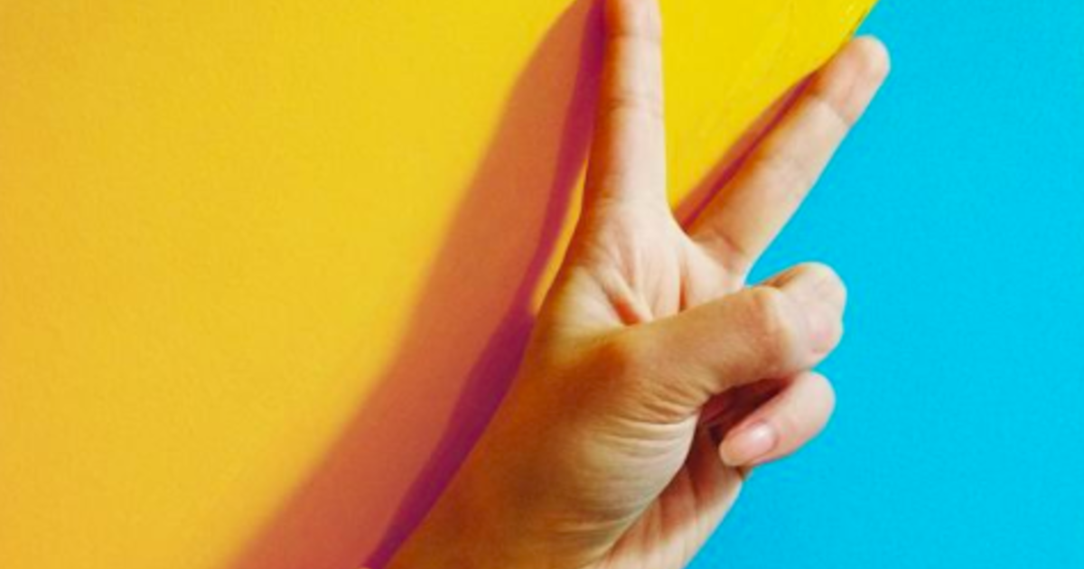 lit, fam, LB 是什麼意思？必須學起來的英文流行用語｜女人迷 Womany