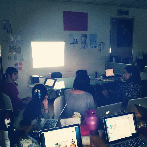 【Monday "NOT" blue！】每個禮拜一都是一起檢視週目標的不藍會議｜圖卡與影音｜女人迷 Womany